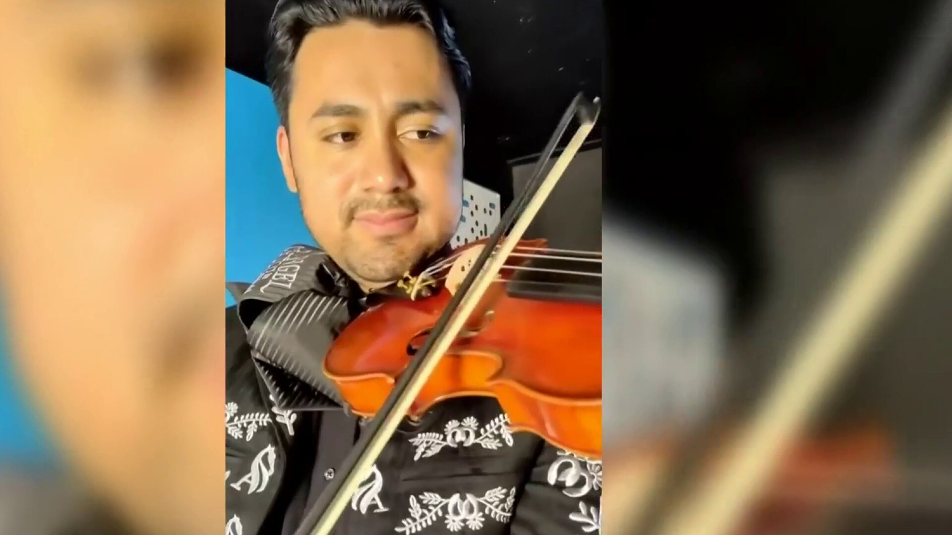Watch Al Rojo Vivo Highlight: Mariachi viraliza con homenaje a perrito ...